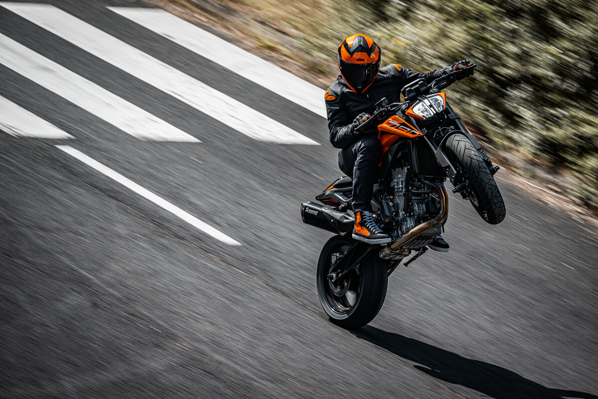 KTM 790 Duke 2024 - das Skalpell ist schärfer denn je! | Motorradreporter