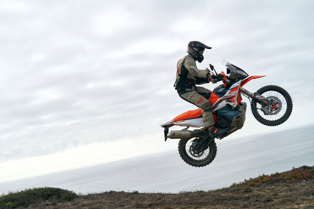 KTM 890 ADVENTURE R 2025 regiert die Mittelklasse im Travel-Segment ...