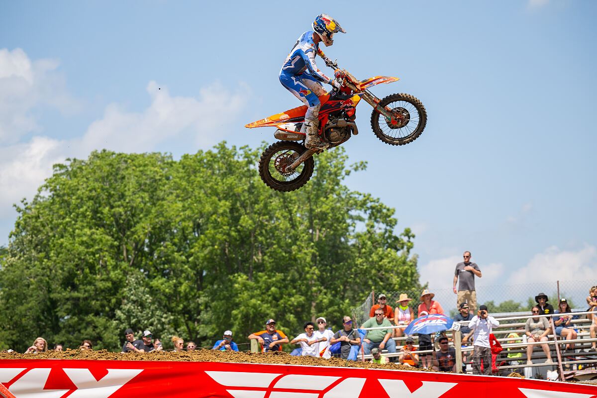 Red Bull KTM und Tom Vialle stürmen das Podium | Motorradreporter