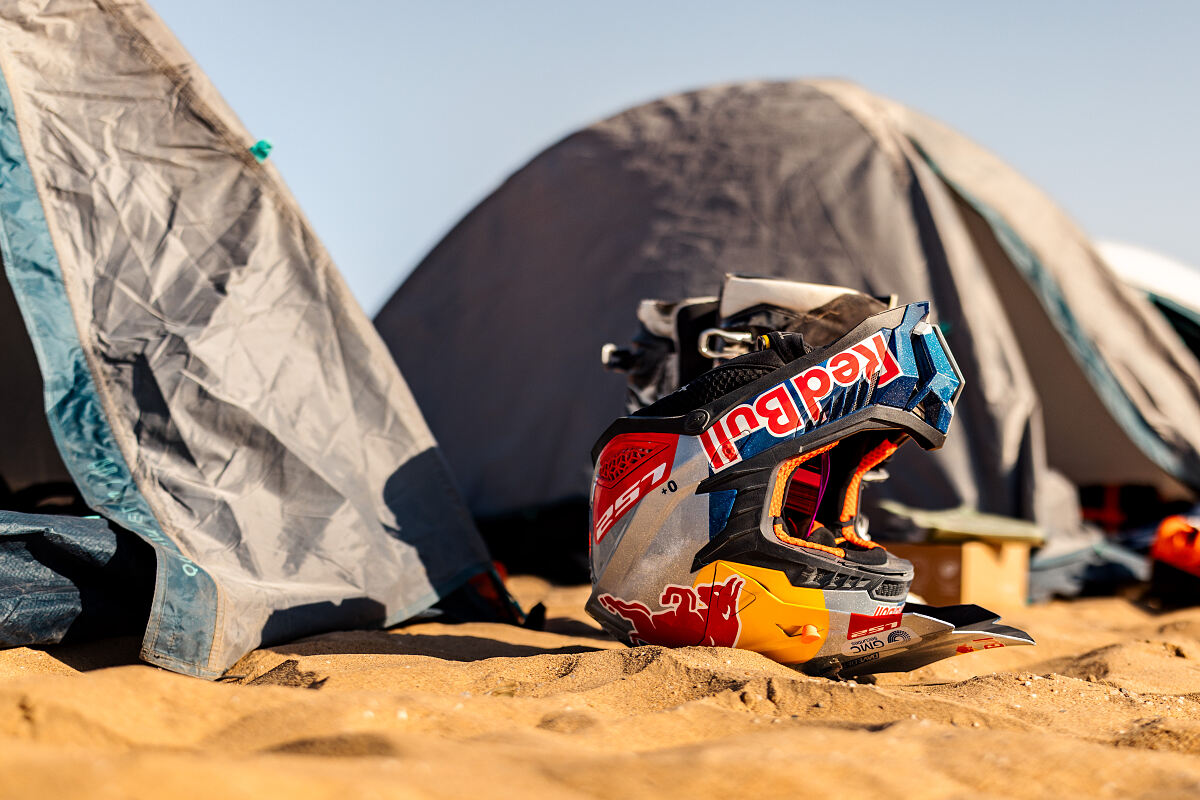 Dakar 2026 Etappe 10: Benavides P3, Sanders stürzt schwer ...