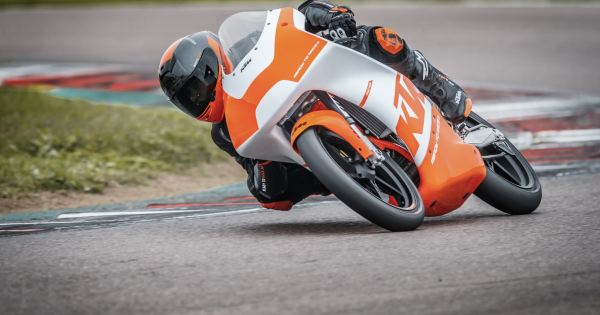 Vorstellung KTM RC4R - Austrian Junior Cup 2021 - MotoGP-Talente ...