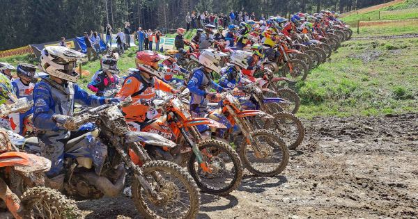 Family Enduro „Saisonauftakt“ am Red Bull Ring mit vielen Fahrern ...