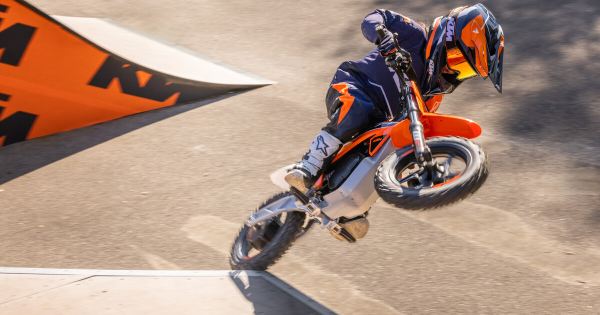 KTM präsentiert die neue vollelektrische SX-E2 | Motorradreporter